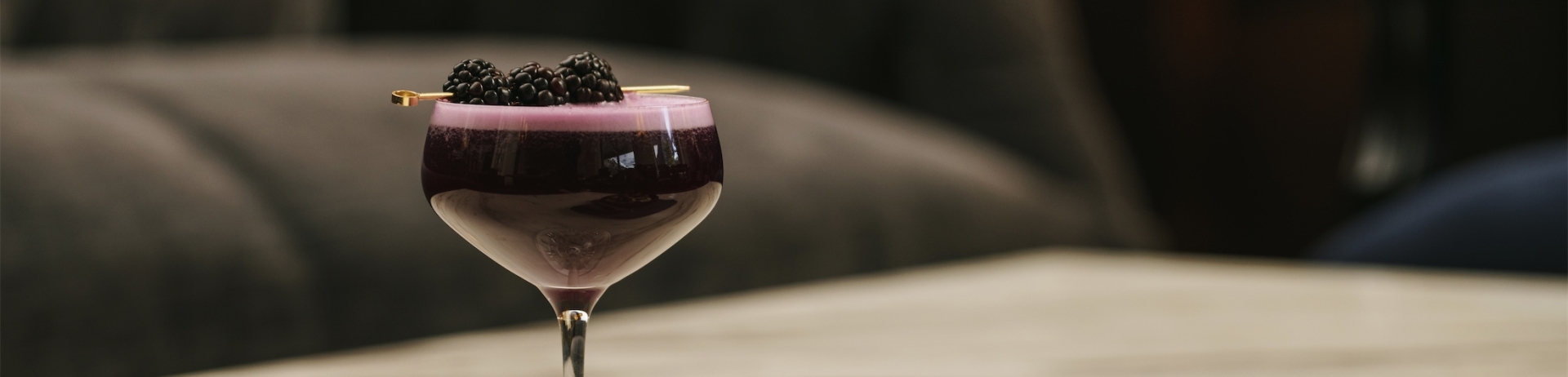 Lakeview Lounge Lobby Restaurant & Bar - Chateau Lake Louise