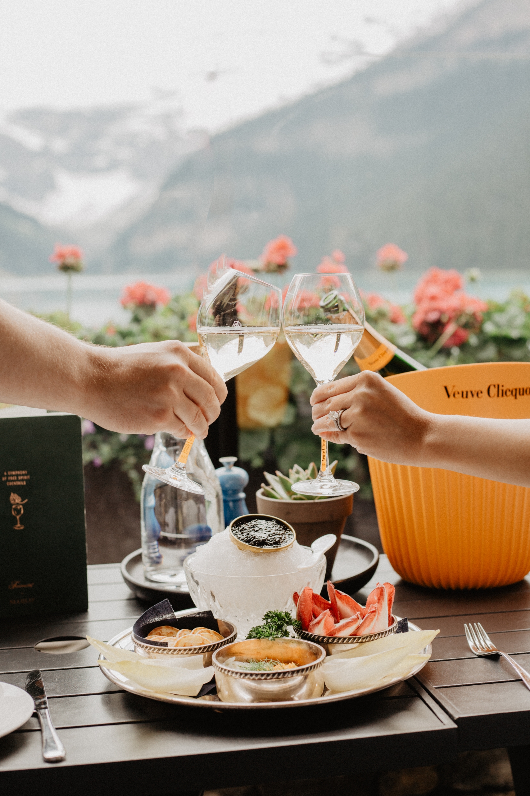 Hello, Lake Louise Blue! Iconic Canadian Rockies' Lake Has Fully Thawed ...